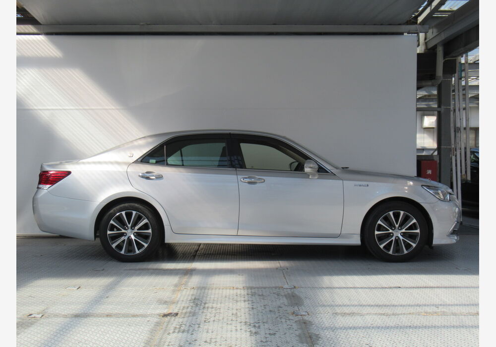 H28 クラウンHV2.5 | 中古車情報 | 市川で中古車のことなら株式会社サクマオート